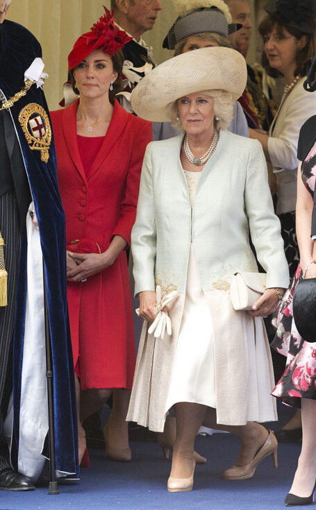 Meeting the Royals: The Art of a Proper Curtsy – The Duchess Diary